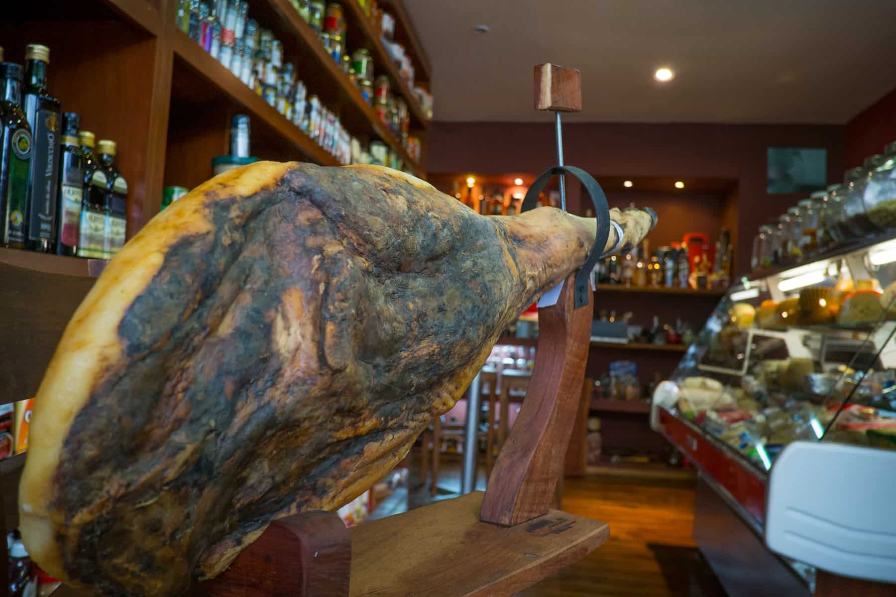 ¿Lo conocés? Así es la magia de Jabugo Almacén Gourmet | Circuito ...