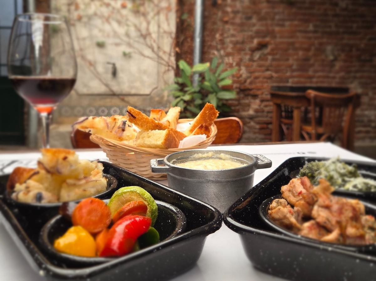 Cómo es la nueva propuesta de tapeo de El Patio de los Naranjos ...